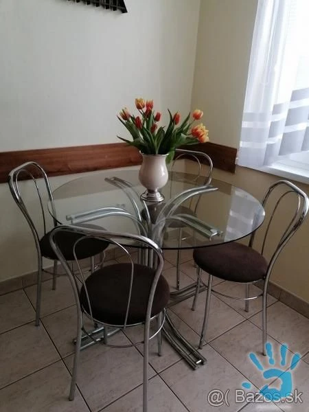 Kuchynský stôl + 4 stoličky - Kuchynský nábytok