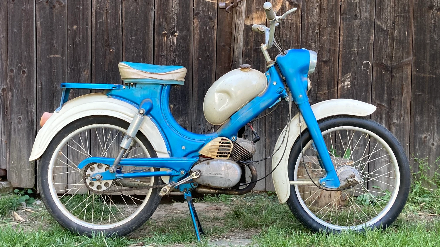 Stadion S22 modro-biely - Motocykle