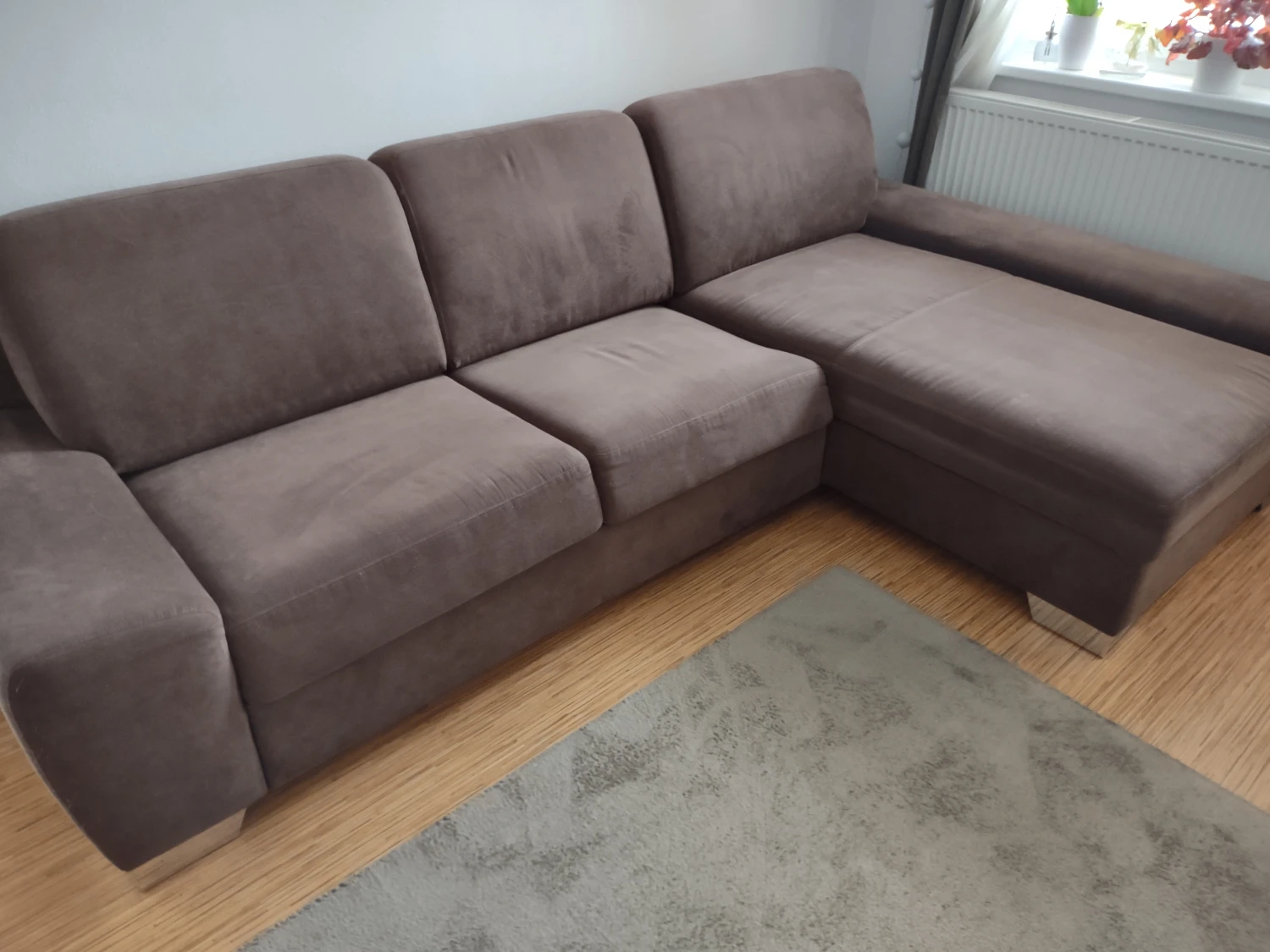 Predám sedačku s úložným priestorom a rozložiteľným lôžkom - Sedací nábytok