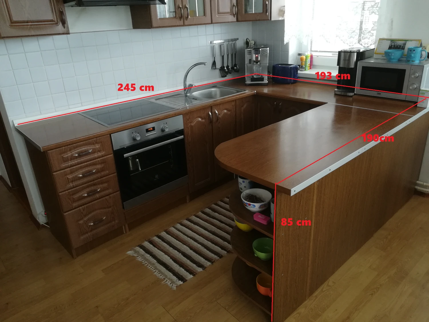 Kuchyna na predaj s nerezovym dresom a bateriou a digestor - Kuchynský ...