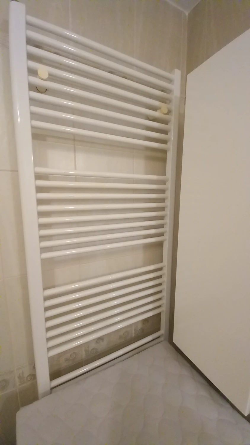 Rebríkový radiátor - Kúpeľňový nábytok