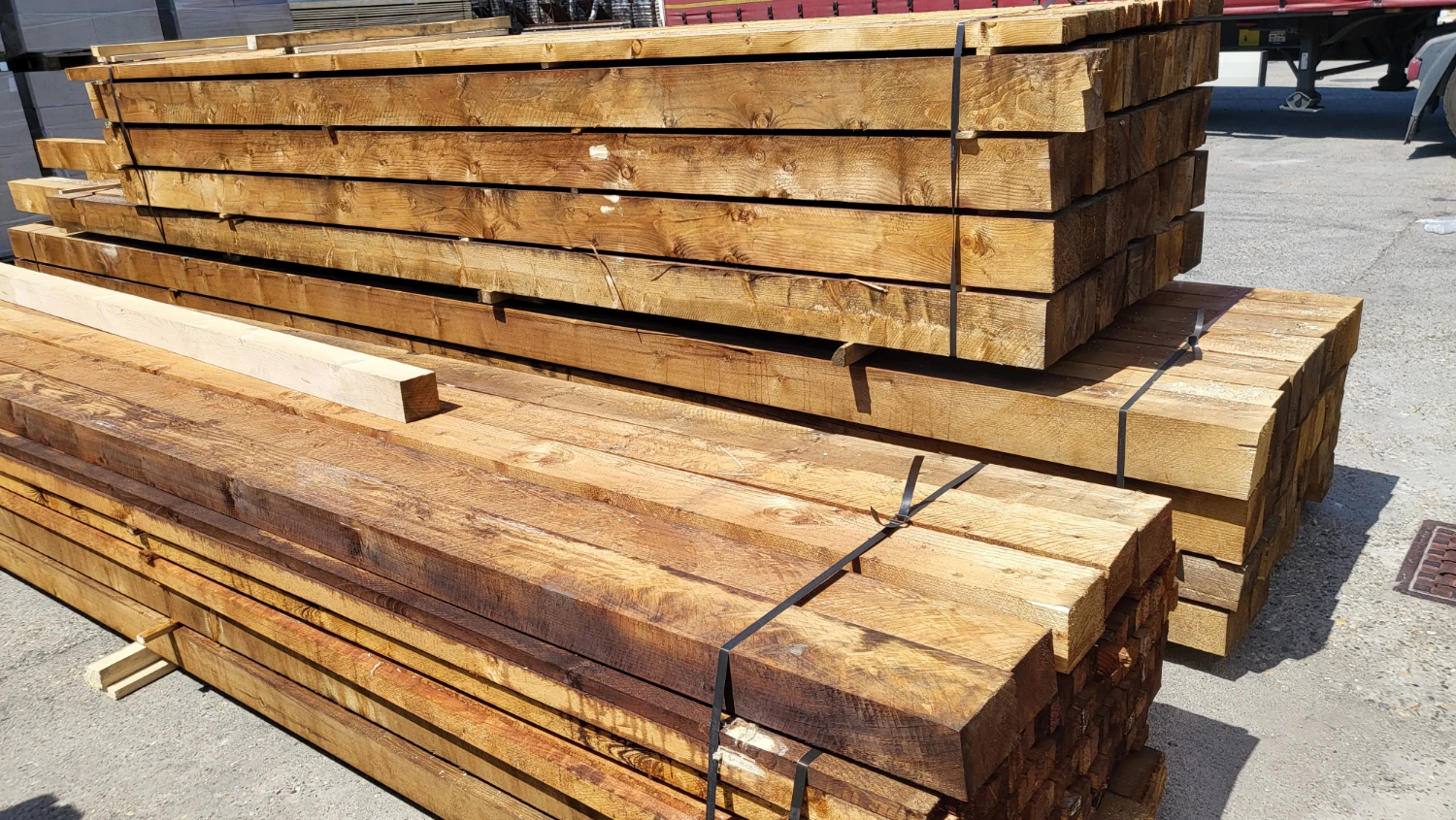 Predám rezivo - hranoly. dosky, laty - Stavebné materiály