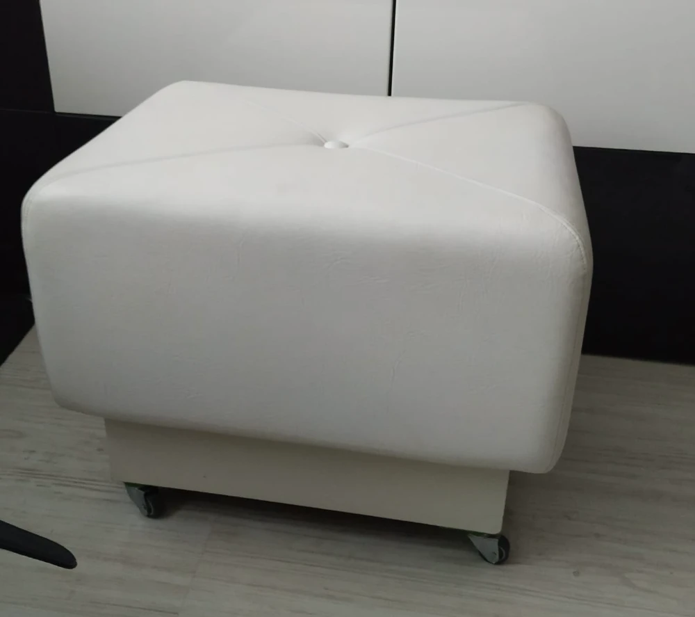 Taburetka kožená - Sedací nábytok