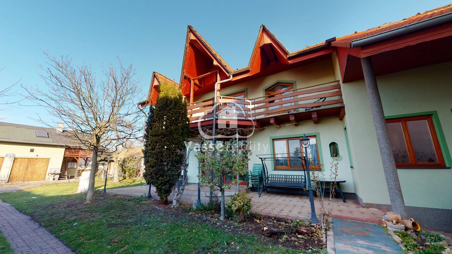 Na predaj 2 domy vhodné na bývanie alebo na podnikanie vo Dvoroch nad ...