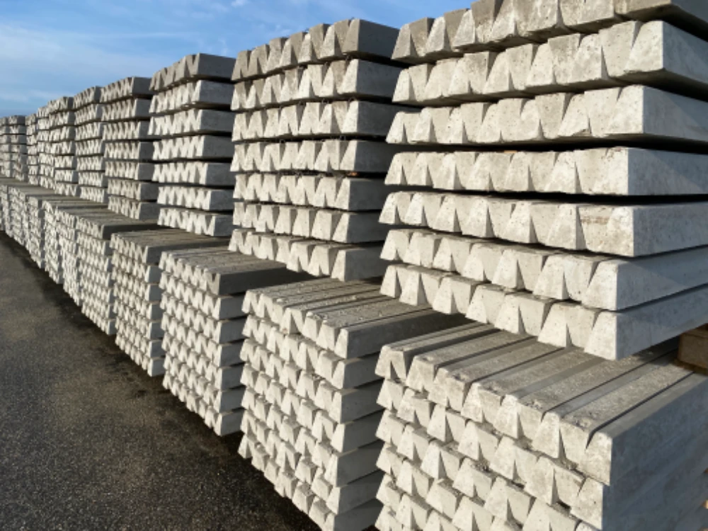 Betonove stĺpy, vinohradnícke stĺpiky - Záhradné doplnky