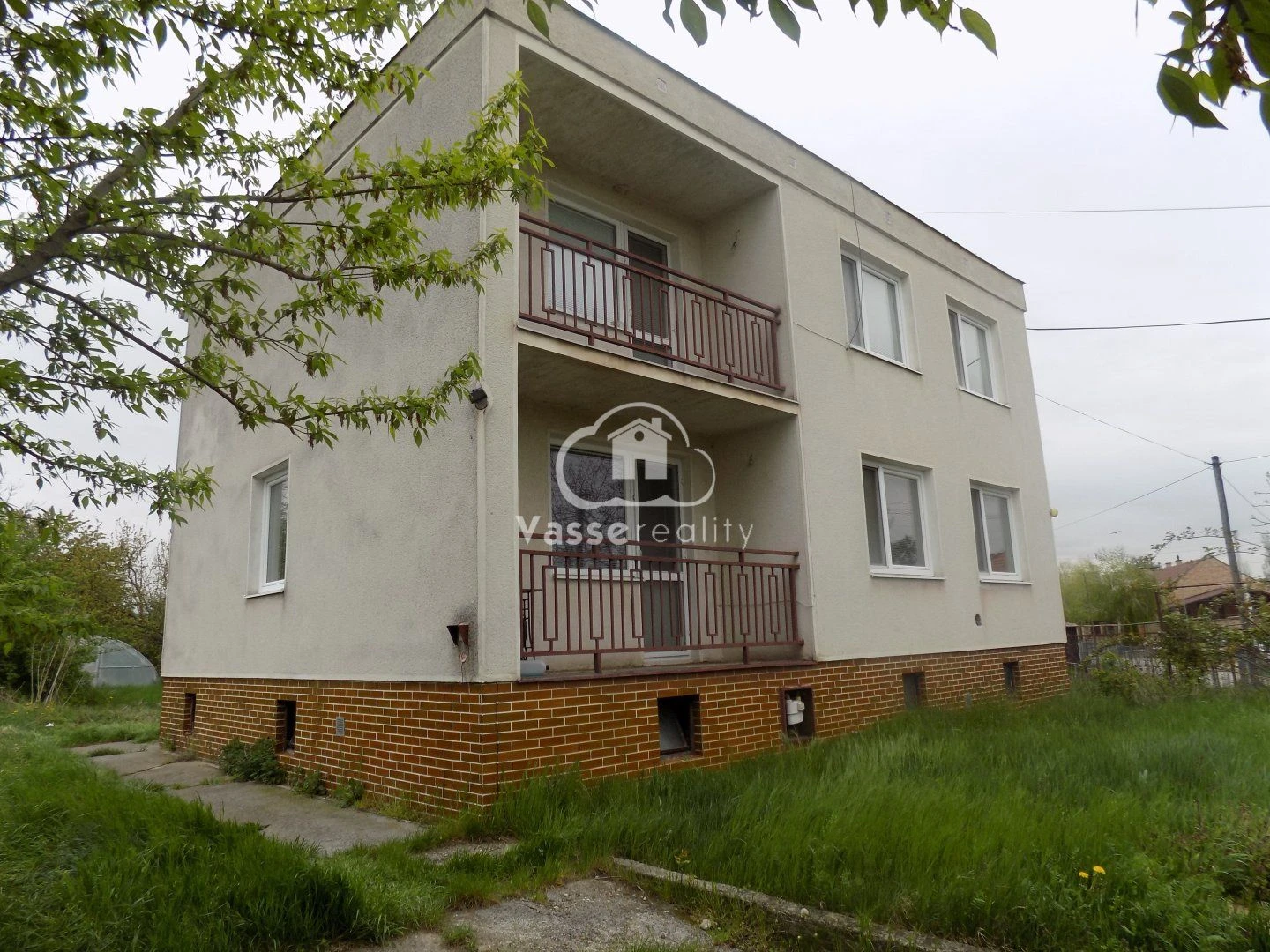 Na predaj poschodový 4 izb . dom v Tvrdošovciach - Domy