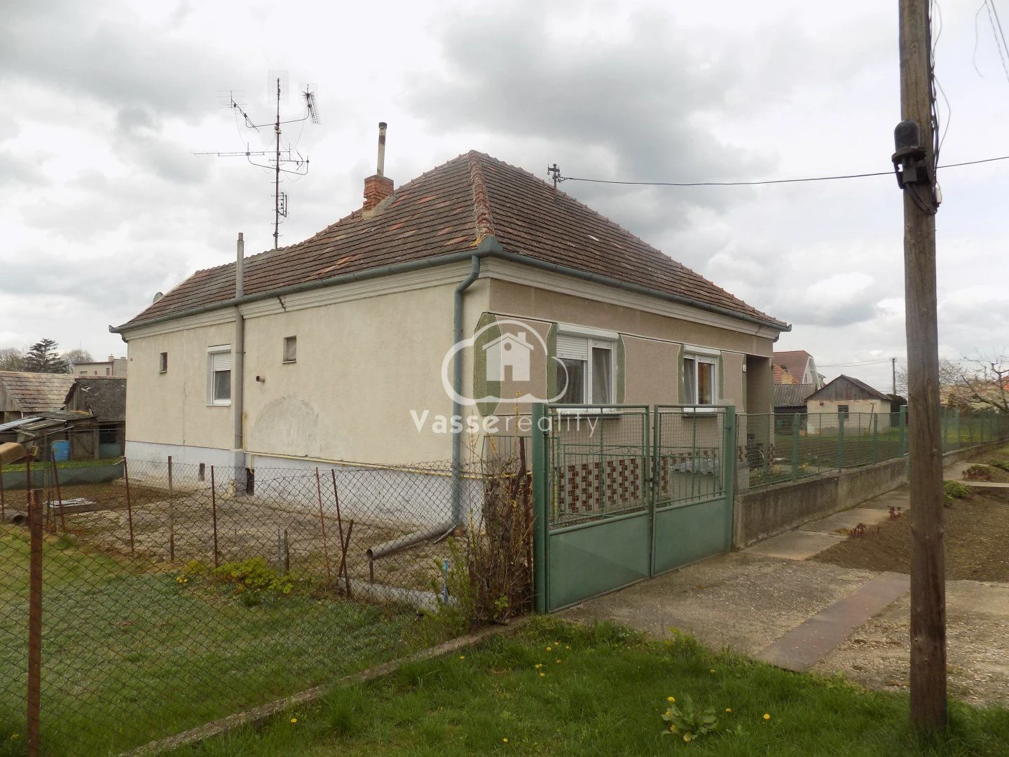 Na predaj 4 izb tehlový suchý dom v Rúbani -26 km N. Zámky - Domy