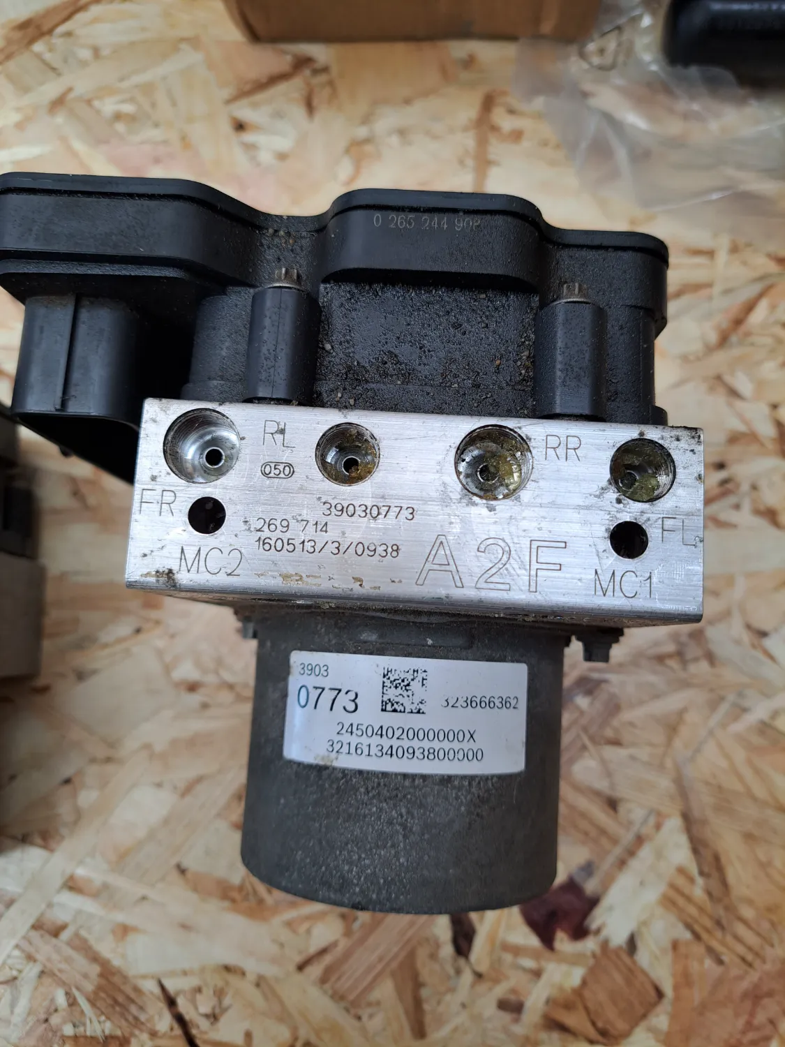 Opel astra K Abs kocka 39030773 - Náhradné diely