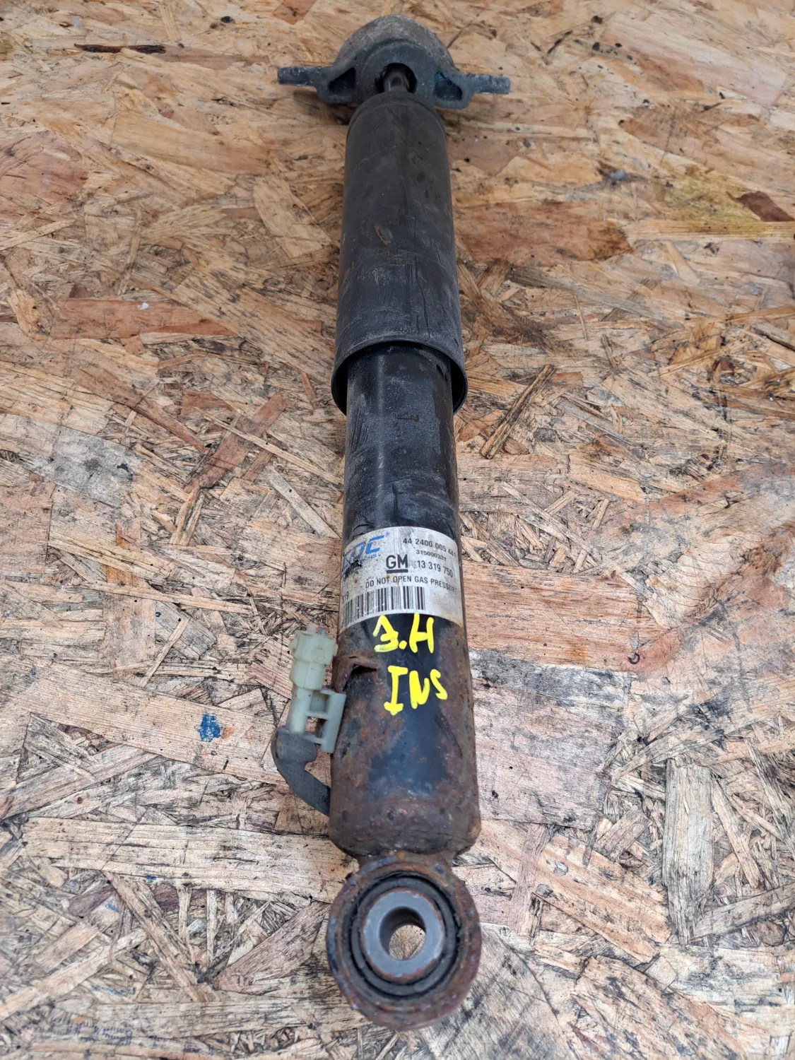 Opel insignia pravý zadný tlmič flex ride 13319750 - Náhradné diely