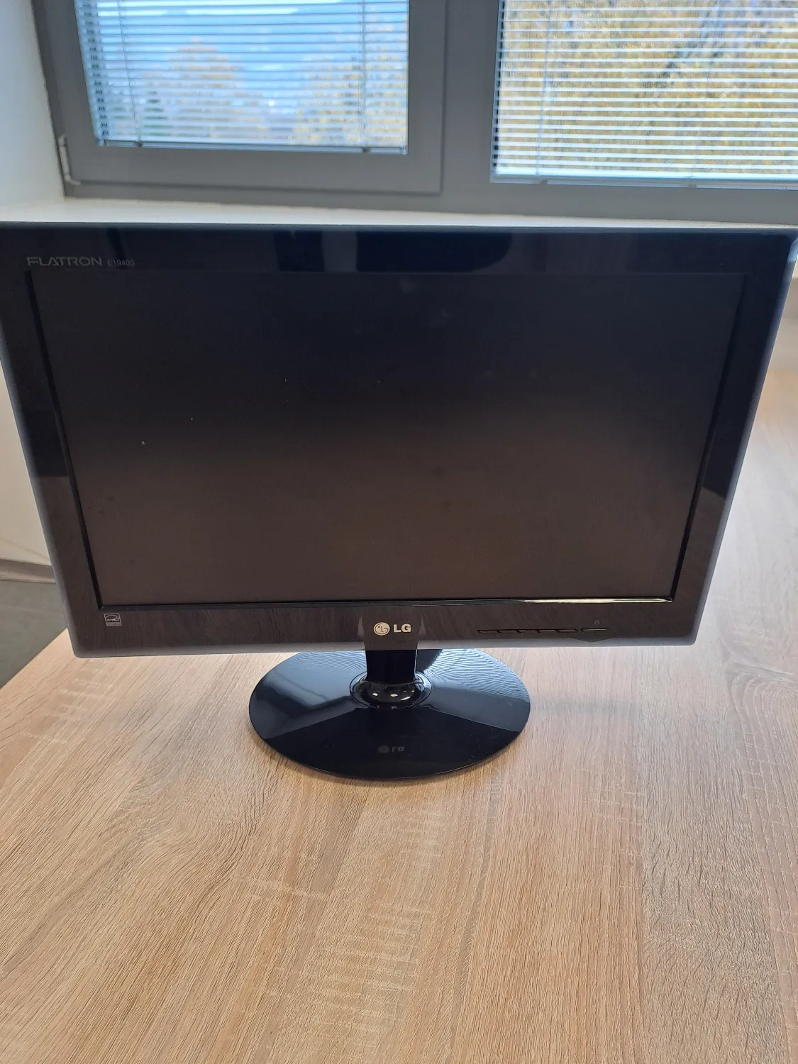 Predam monitor LG Flatron E1940S - Monitory