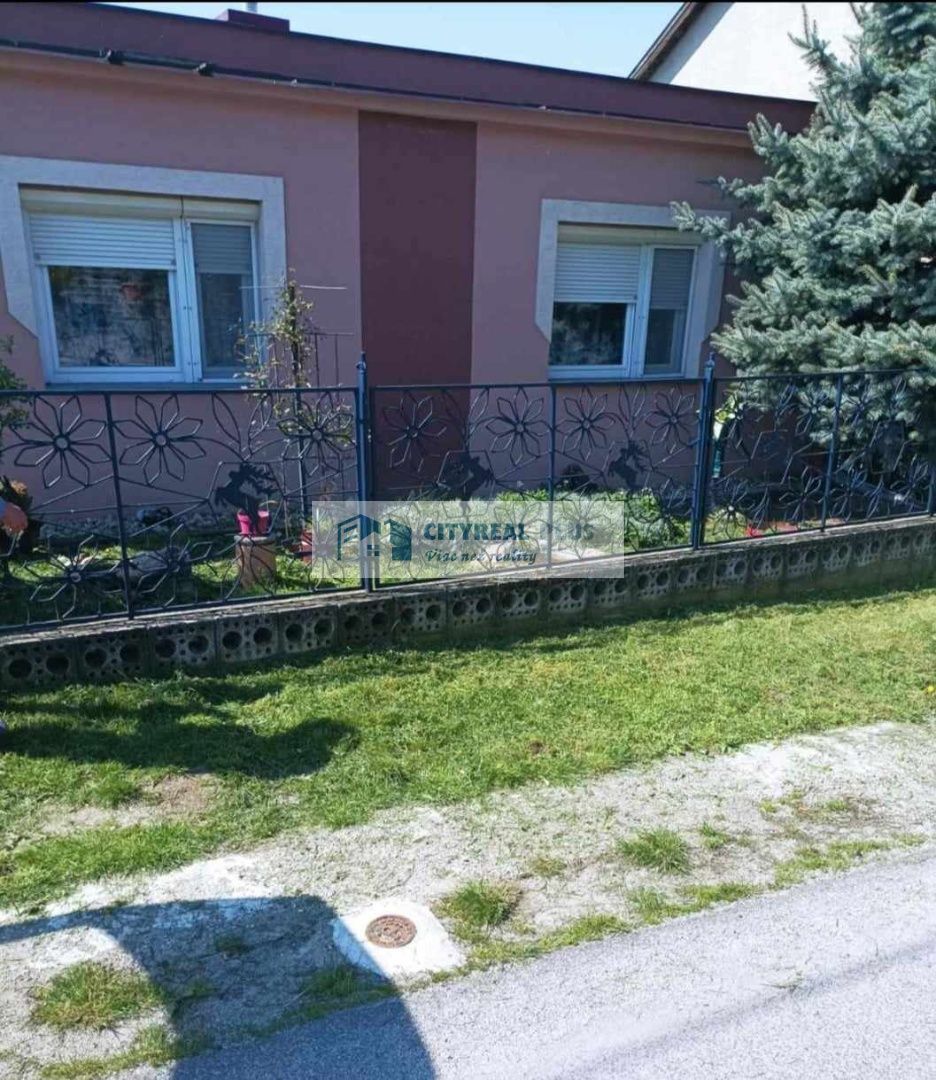 Na predaj dvojizbový tehlový dom Bajtava - Domy