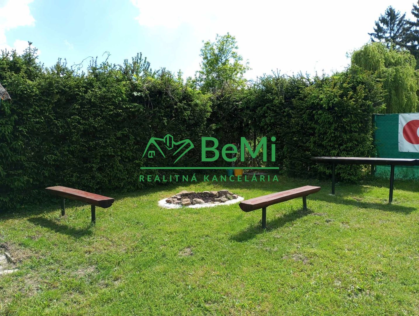 Predaj rekreačného pozemku s 2 chatkami a mobilným domom - Turá (004-14 ...