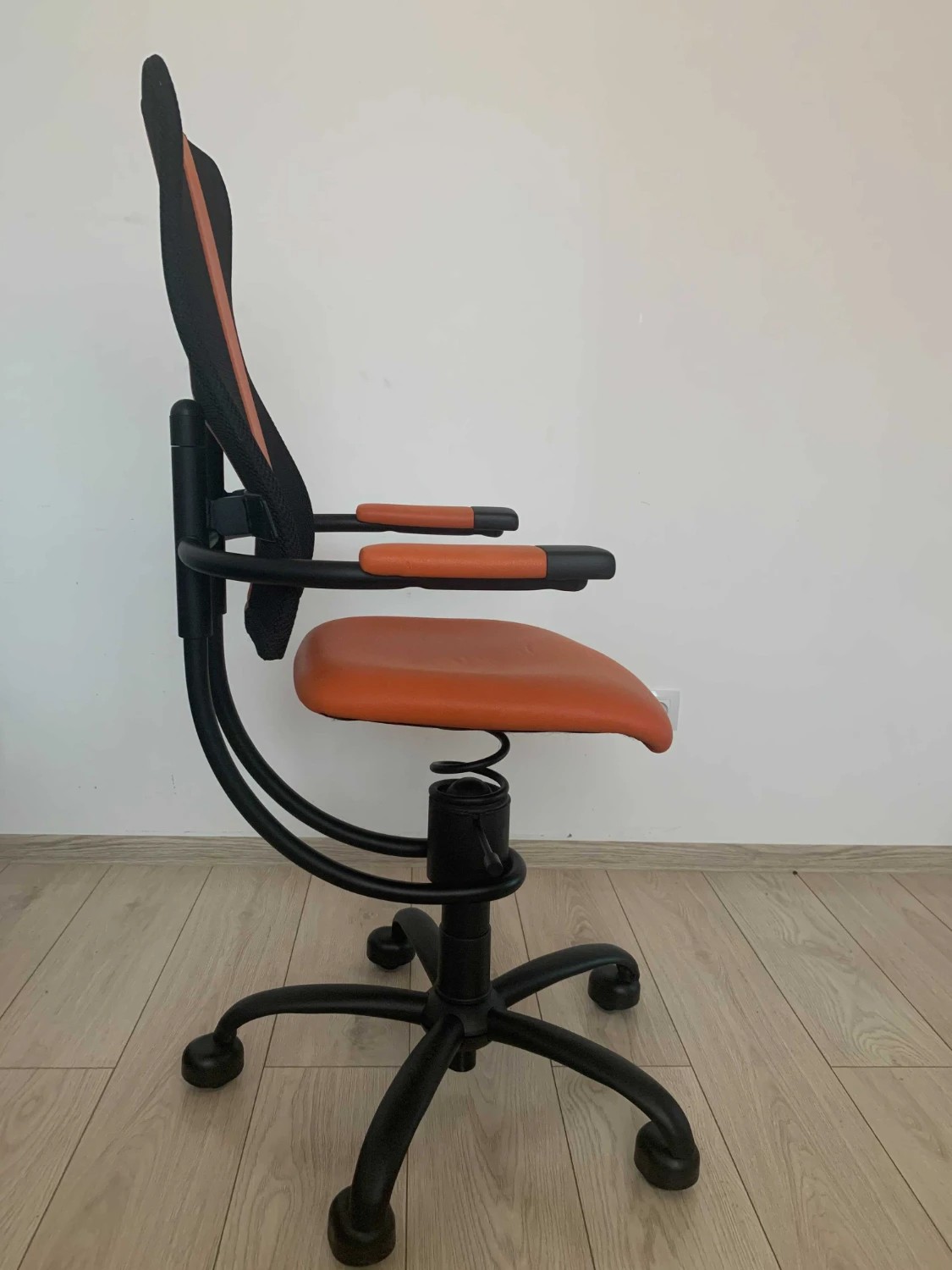 Spinalis Hacker stolička - Kancelársky nábytok