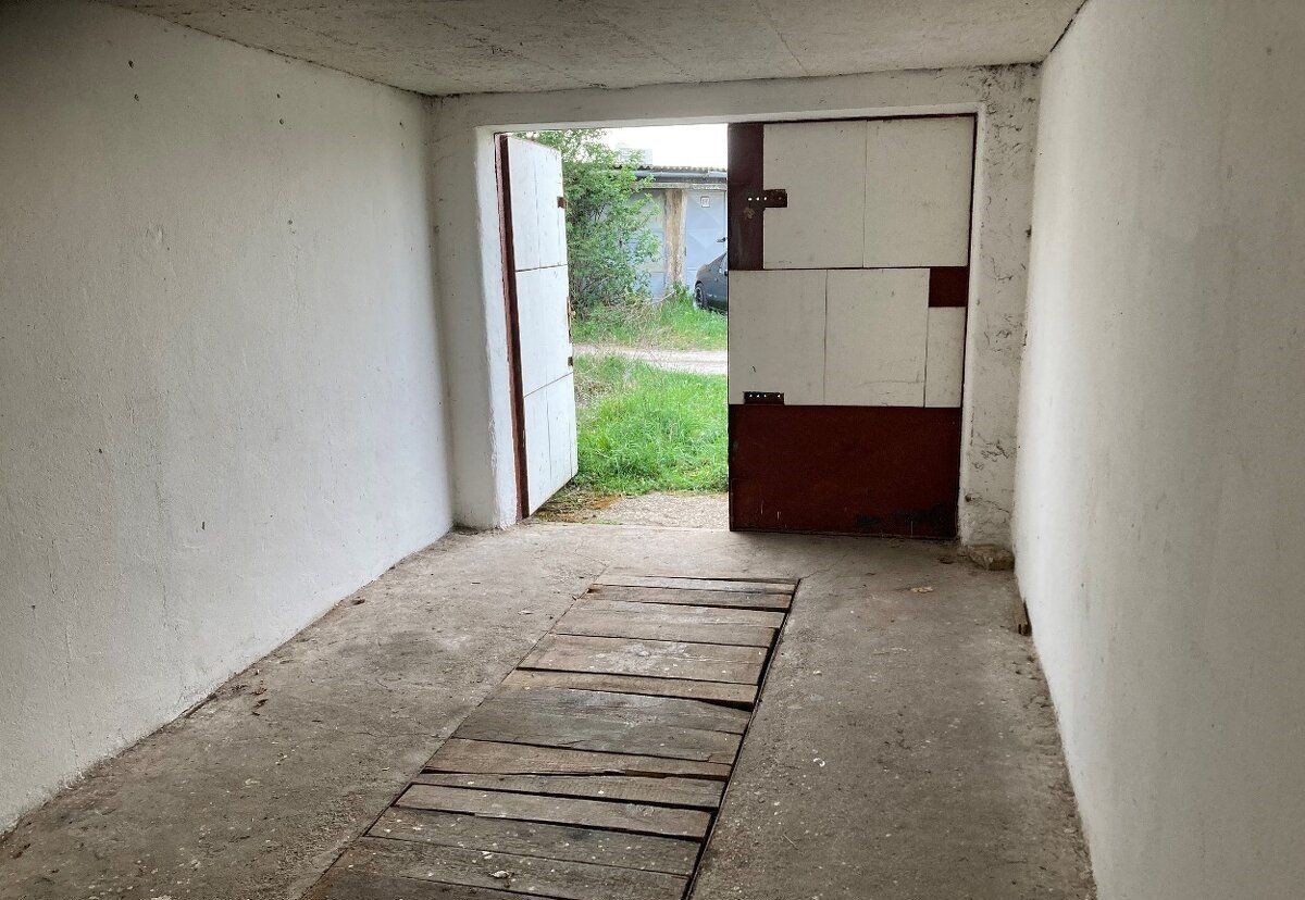 Na predaj murovaná garáž s montážnou jamou Nitra - Garáže, parkovacie ...