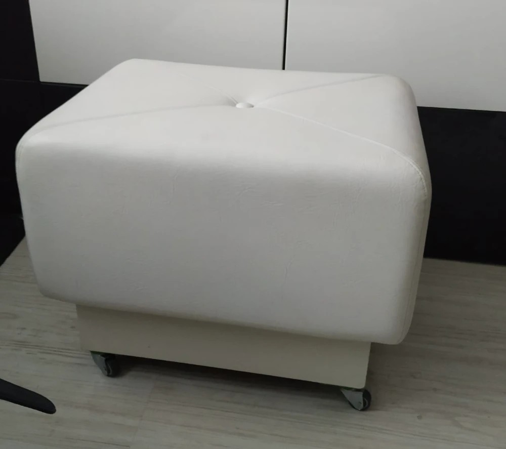 Taburetka kožená - Sedací nábytok