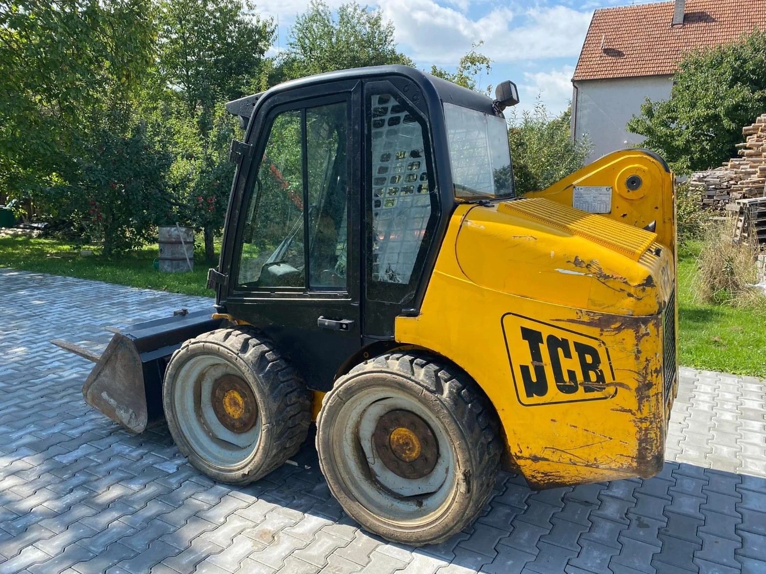 Kolový smykový nakladač JCB 160 Robot - Bagre a rýpadlá