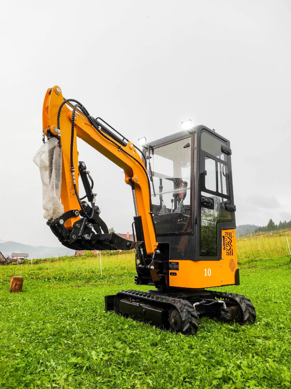 Predám alebo vymením nový 1 tonový pásový minibáger - Bagre a rýpadlá