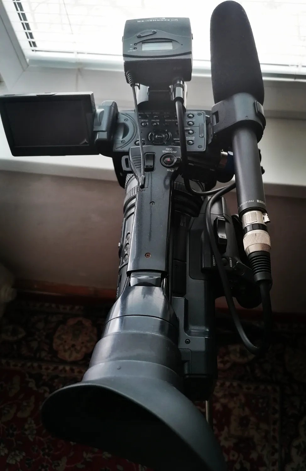 Predám videokameru Sony Hdr-ax 2000 E - Videokamery